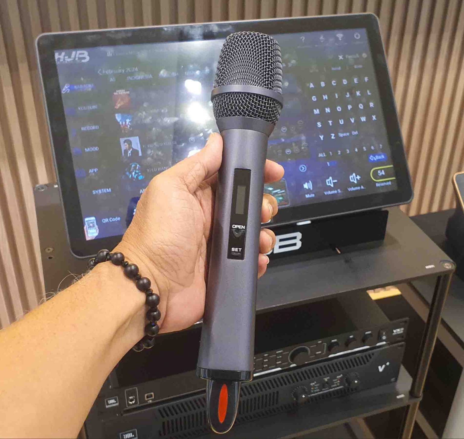 King KJB - Menyatukan 4 Fungsi Berkaraoke Dalam Satu Boks - Auvindo Media